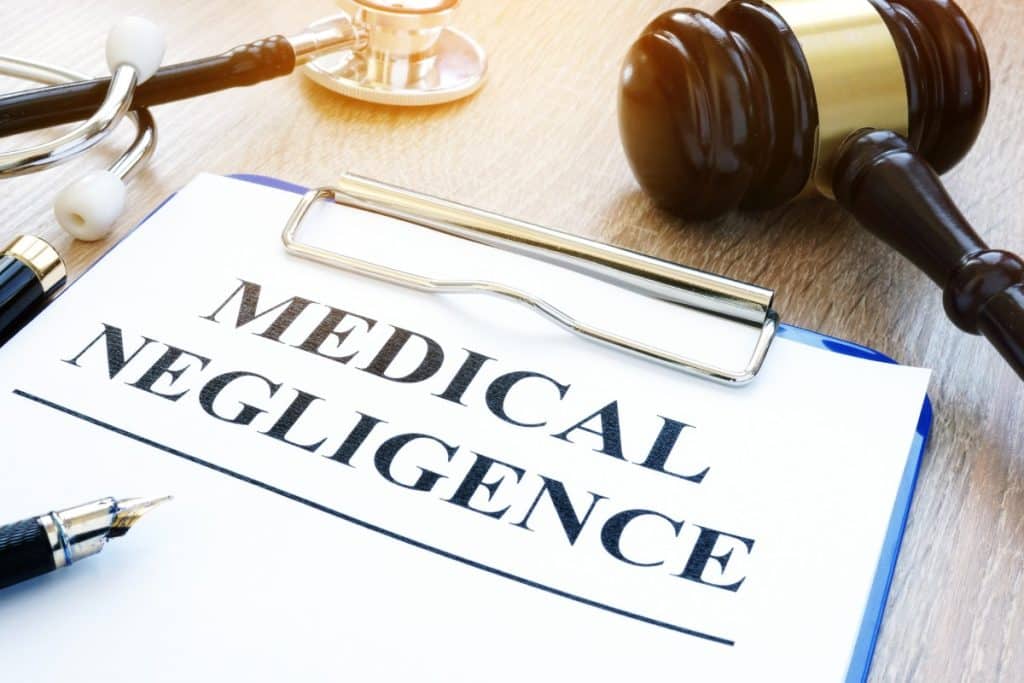 When Medical Negligence Leads to Paralysis - Greer Injury Lawyers ...